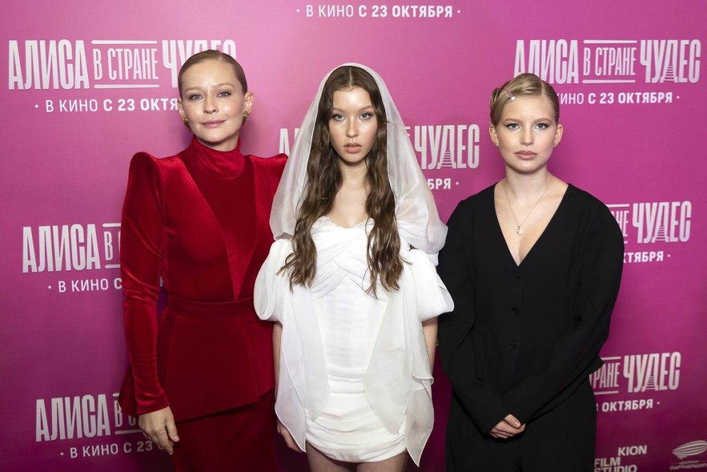 Паулина Андреева, Юлия Пересильд и все звезды на большой премьере в Москве - FLIX-NOLLYMOVE